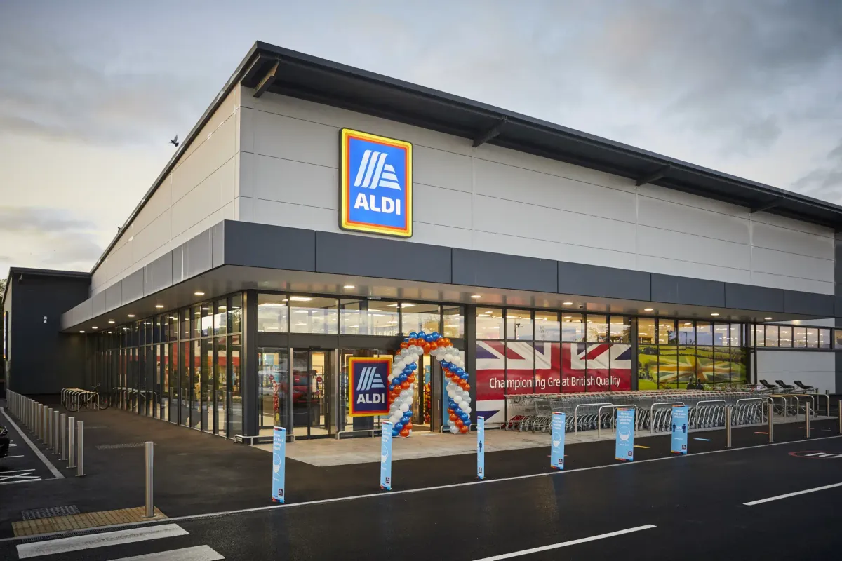 New Altrincham Aldi opens its doors - Altrincham Today