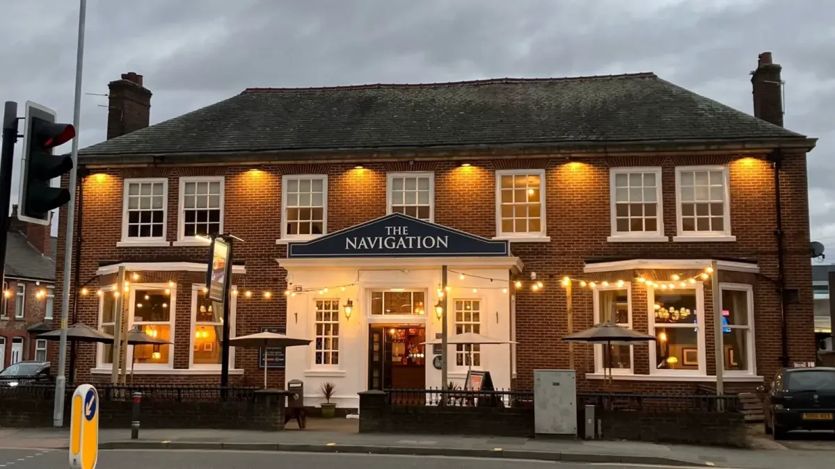 Altrincham pub The Navigation reopens after six-figure investment ...