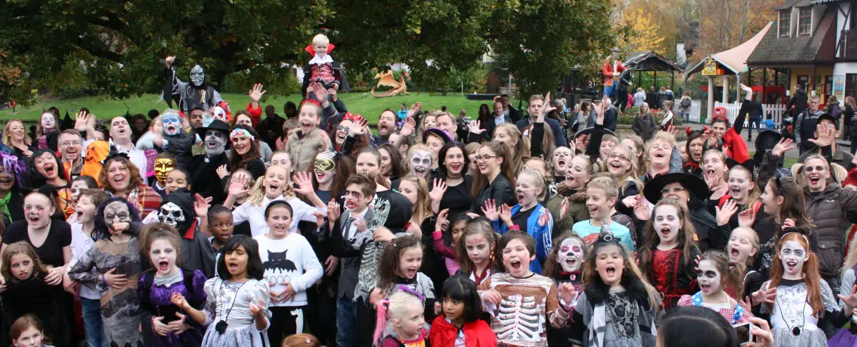 Altrincham students spook theme park visitors with a ghoulish flash mob ...